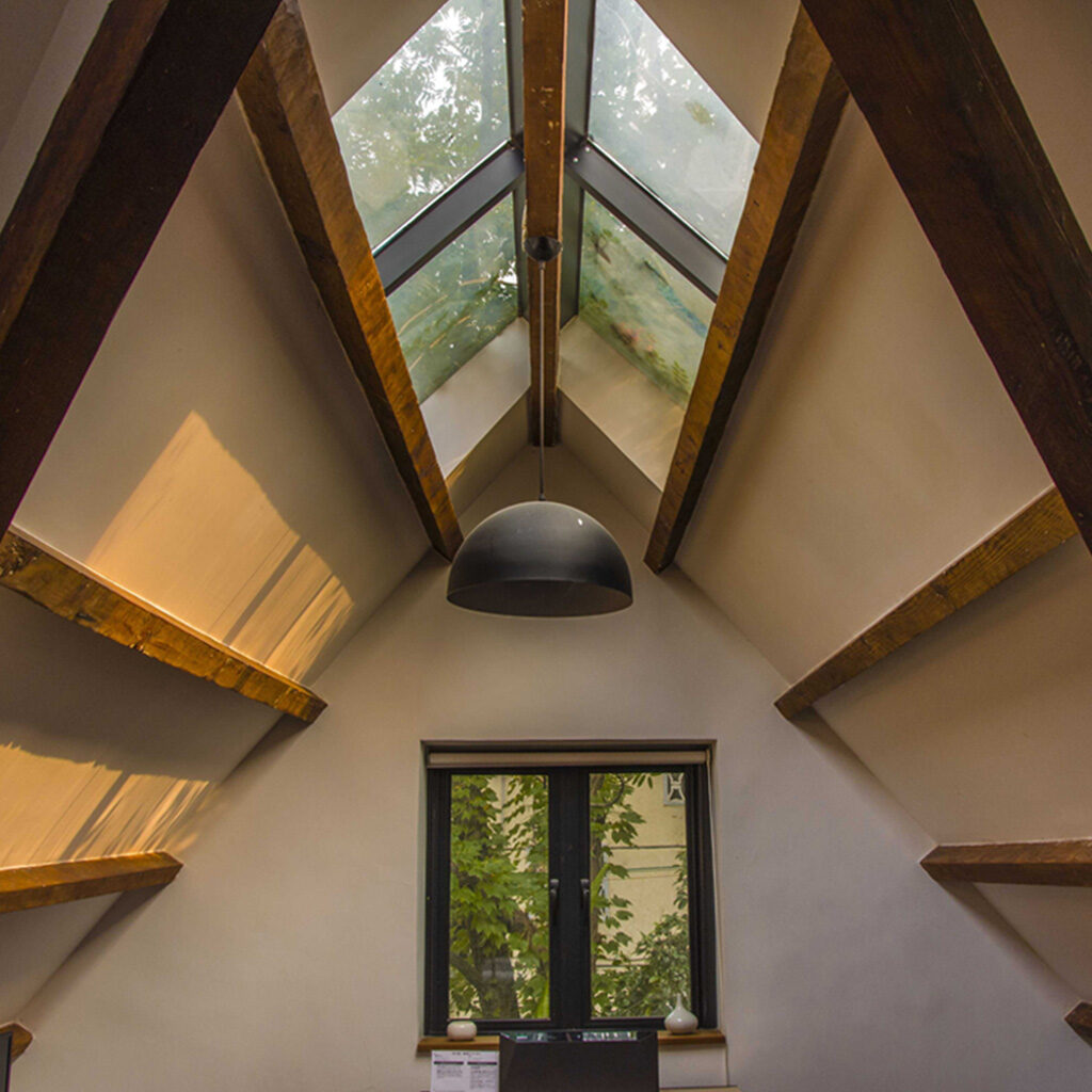 Cómo iluminar techos inclinados - Blog LeonLeds